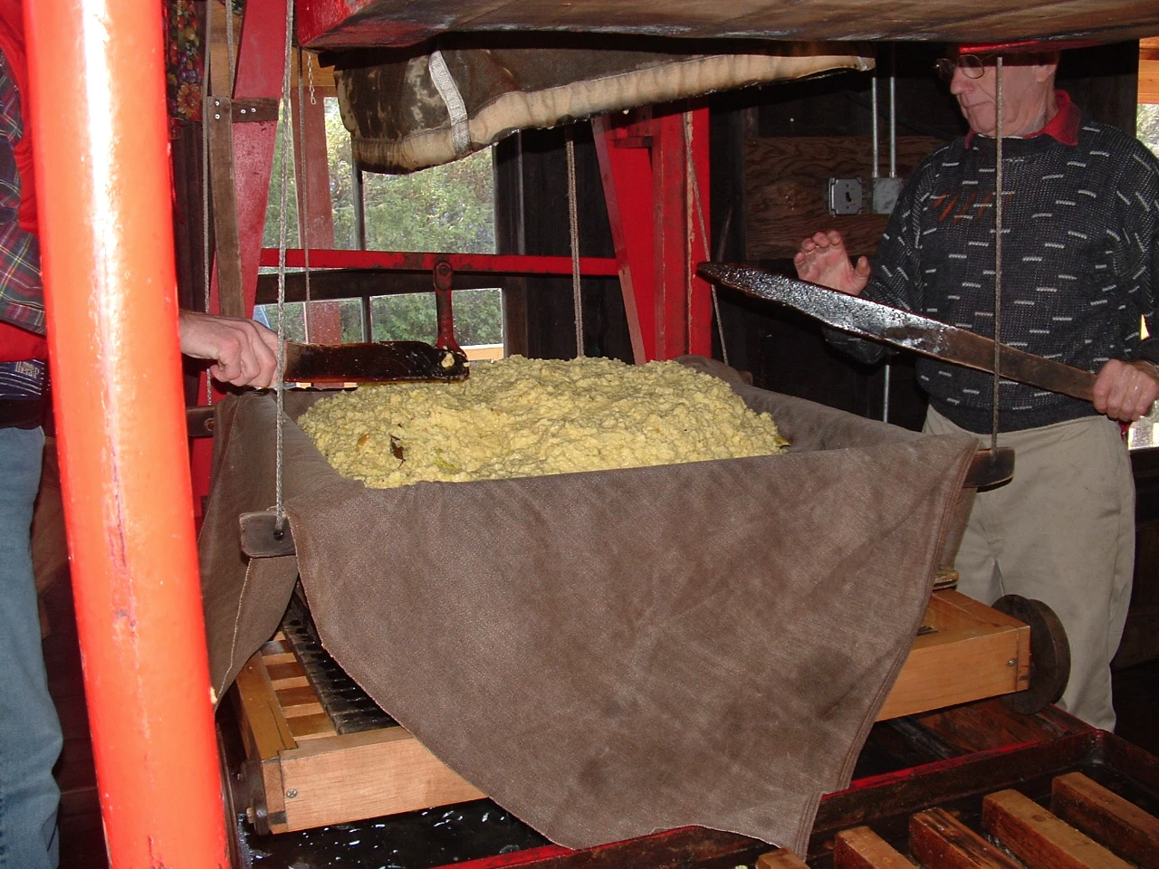 How Cider Is Made at Our Mill - Clinton Cider Mill